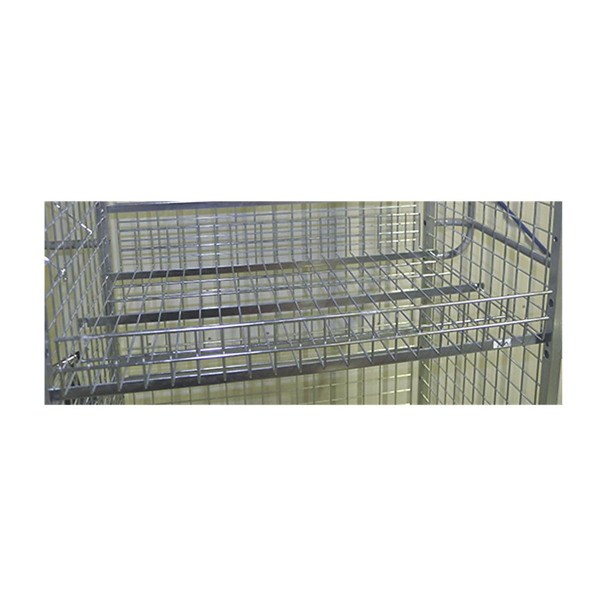 Mesh shelf – Kongamek: electrolytically zinc plated, with raised edges ...