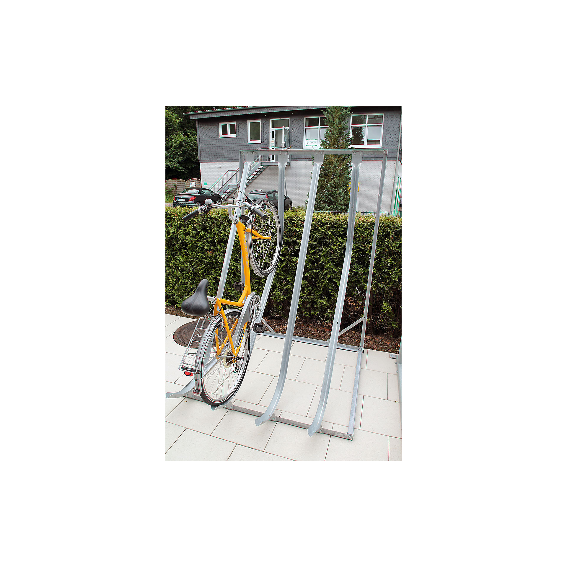 Semi vertical cycle rack: free standing | KAISER+KRAFT International