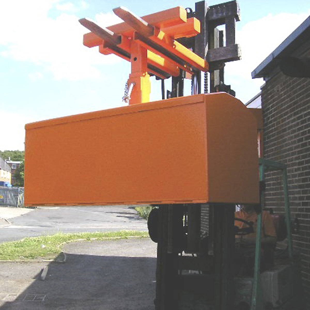 Fork Mounted Skip Compactor | Handling & Lifitng | BiGDUG