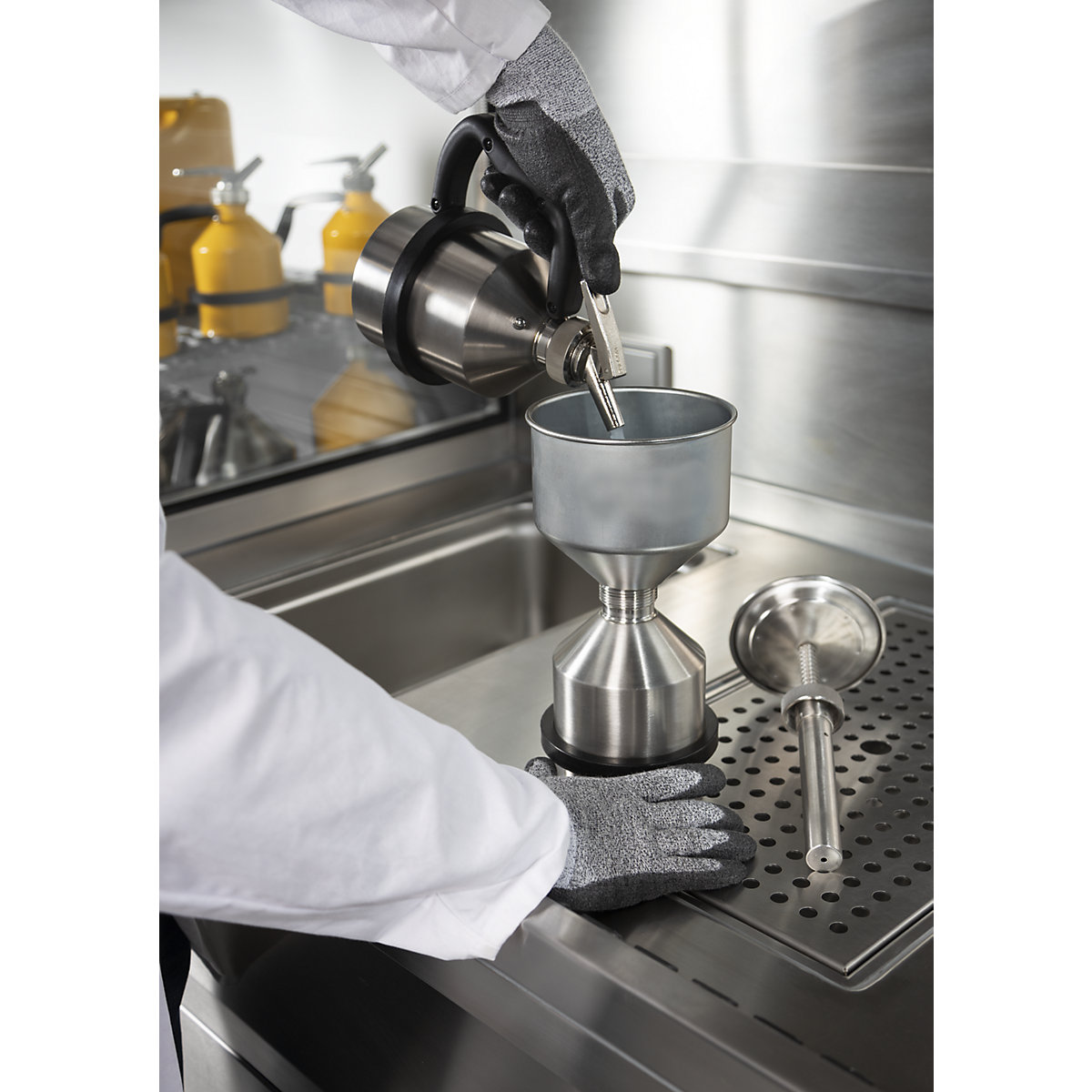 Plunger can with earth connection – FALCON: stainless steel | kaiserkraft