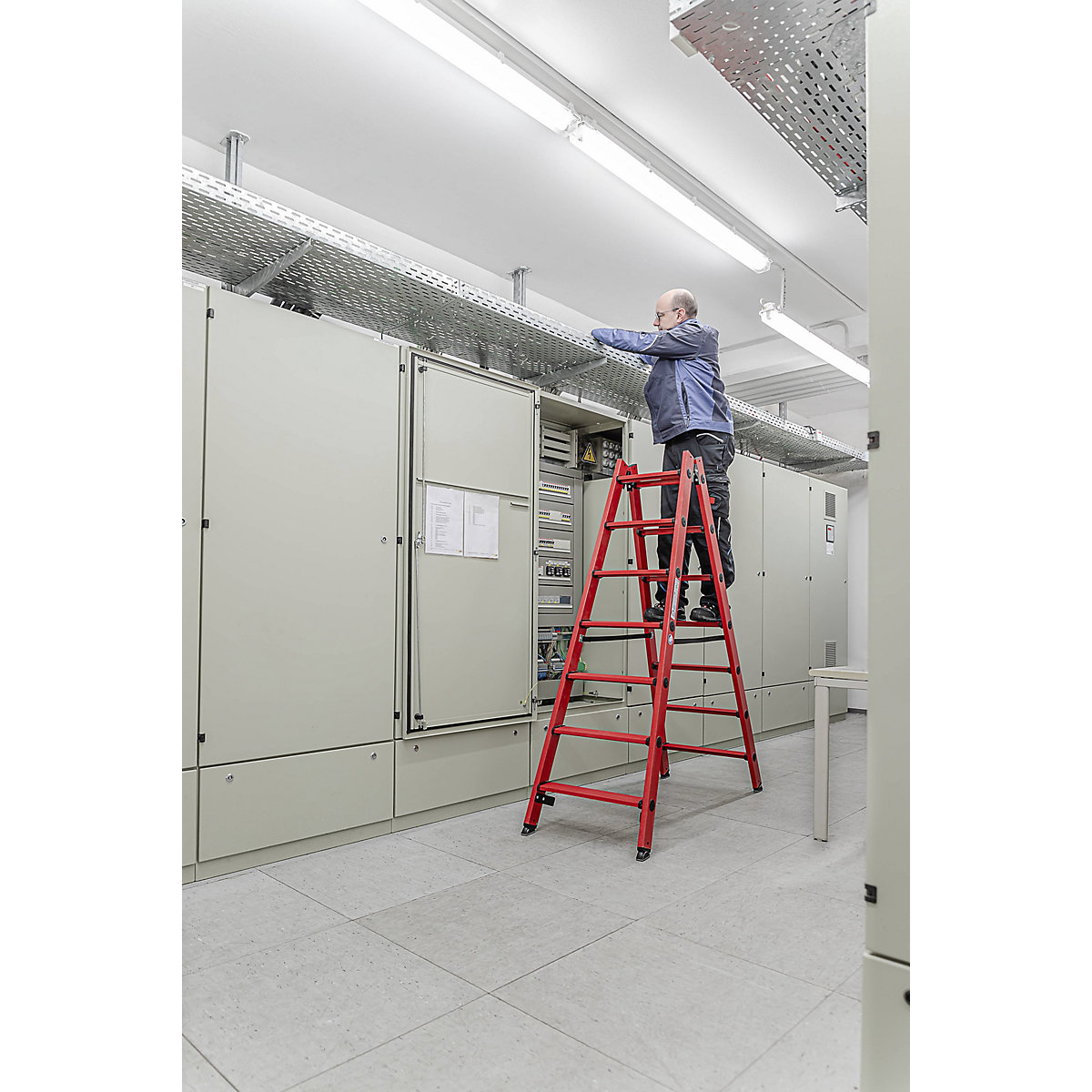 Plastic ladder: with GRP steps | kaiserkraft