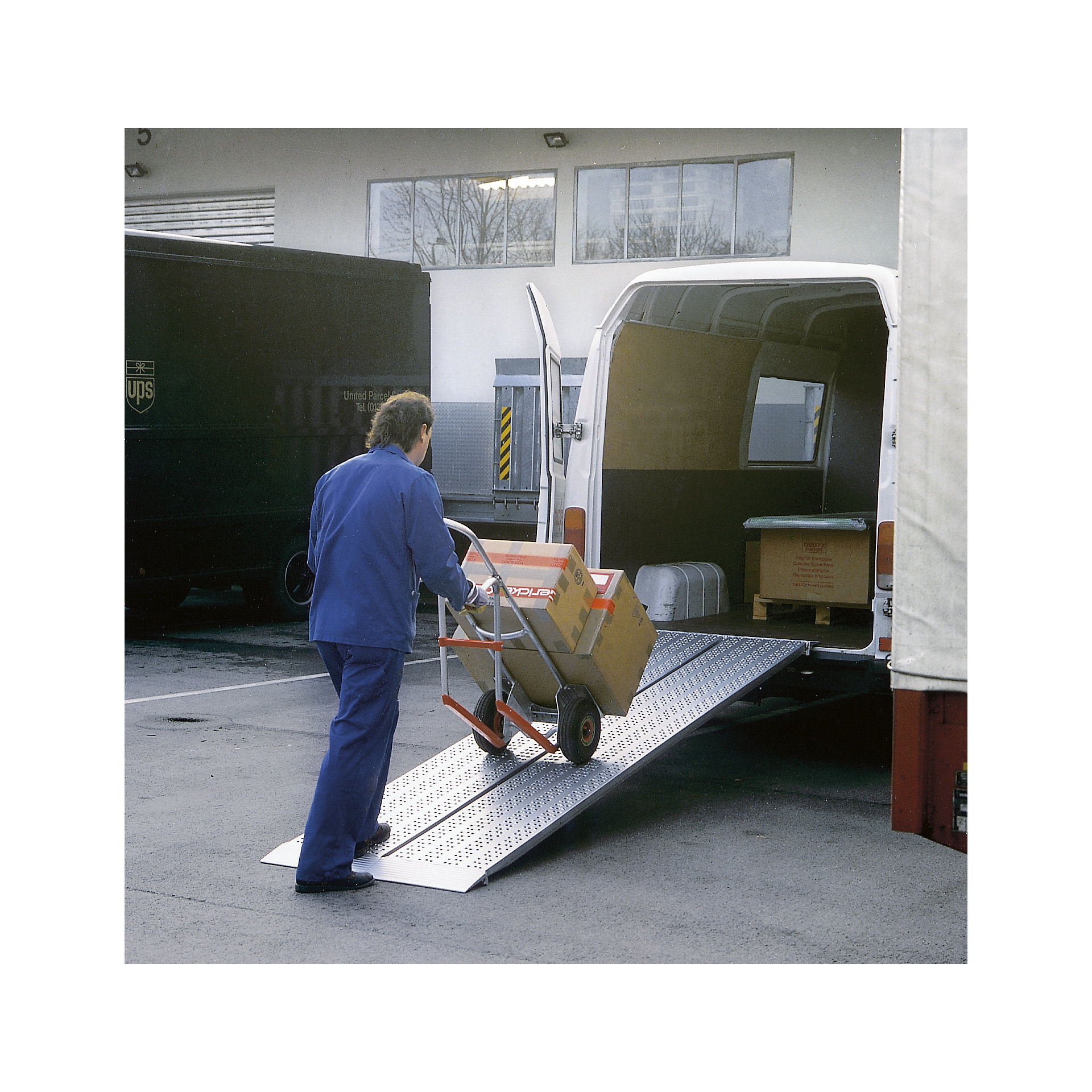 Aluminium loading ramp: perforated walking surface | kaiserkraft