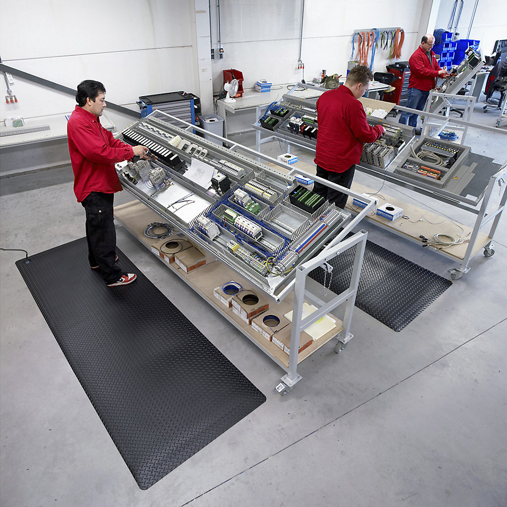 Pavimentos y equipamiento ESD | kaiserkraft