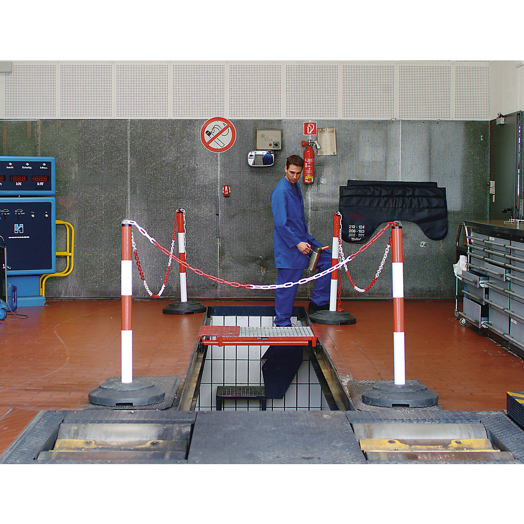 Potelets à chaine en acier: hauteur potelet utile 1000 mm | kaiserkraft