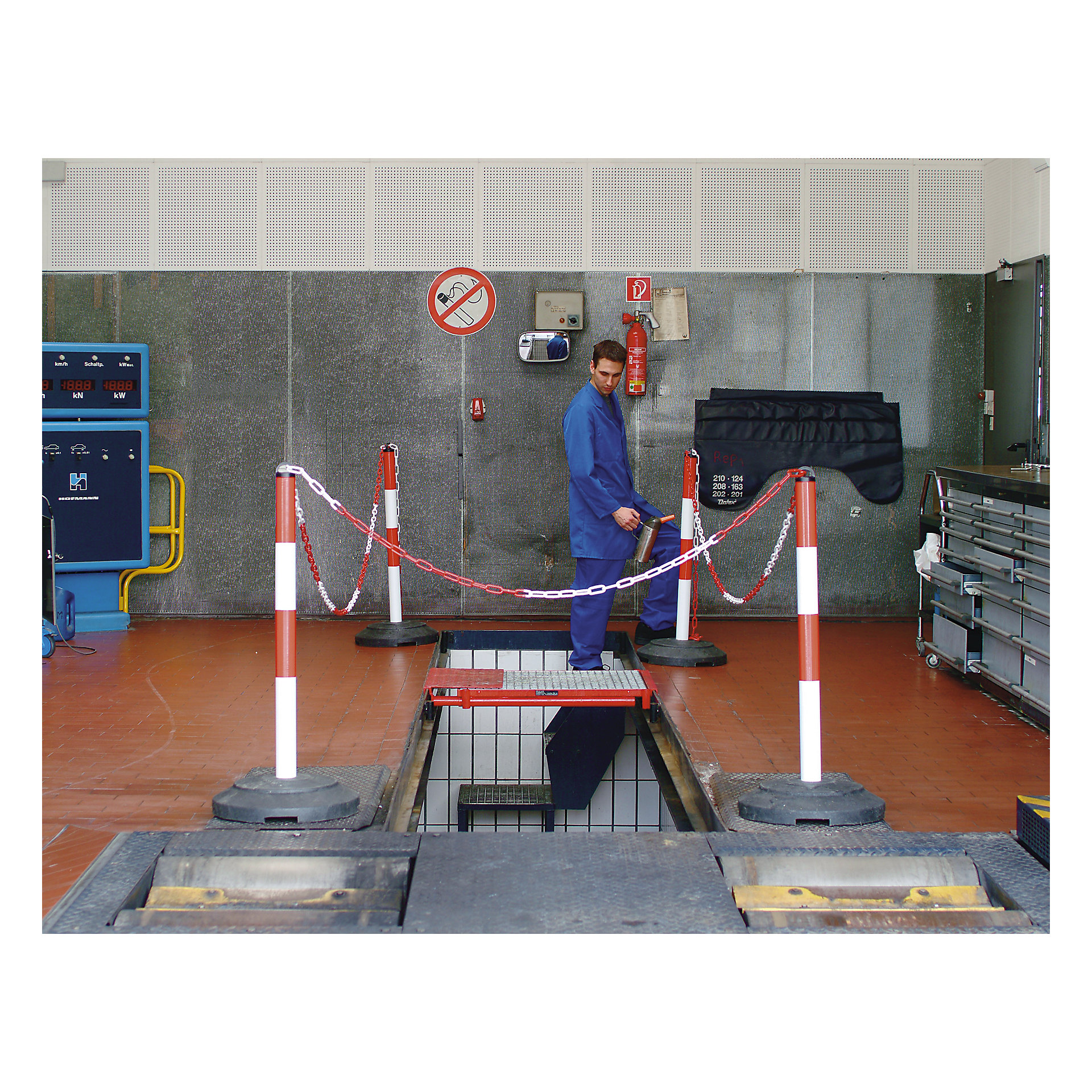 Potelets à chaine en acier: hauteur potelet utile 1000 mm | kaiserkraft